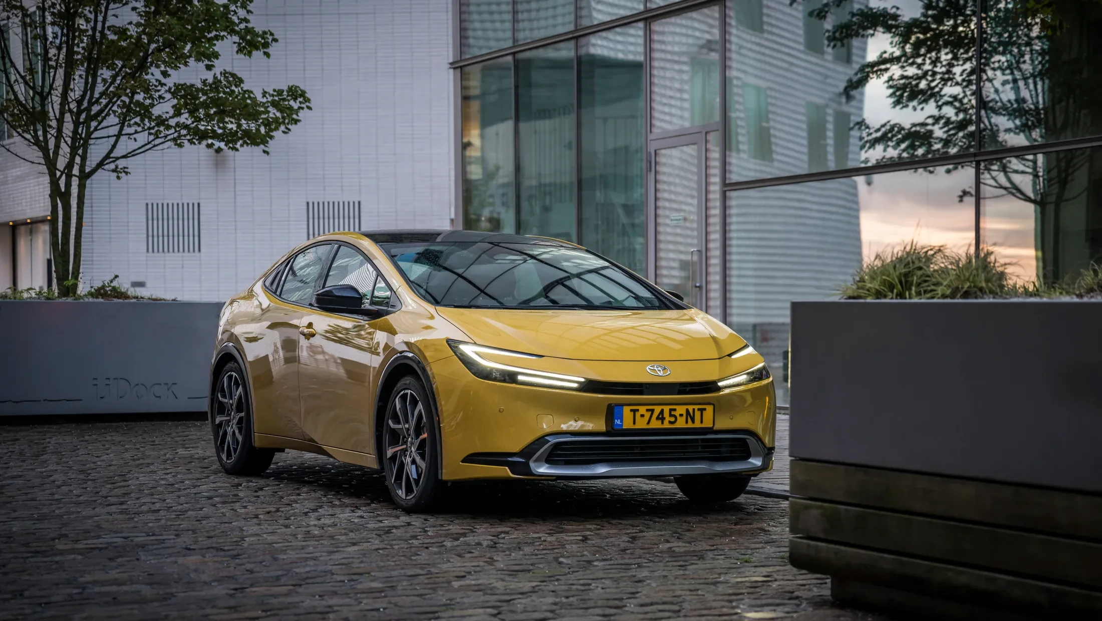 Ontdek de Nieuwe Toyota Prius Plug-in bij Kooijman Autogroep