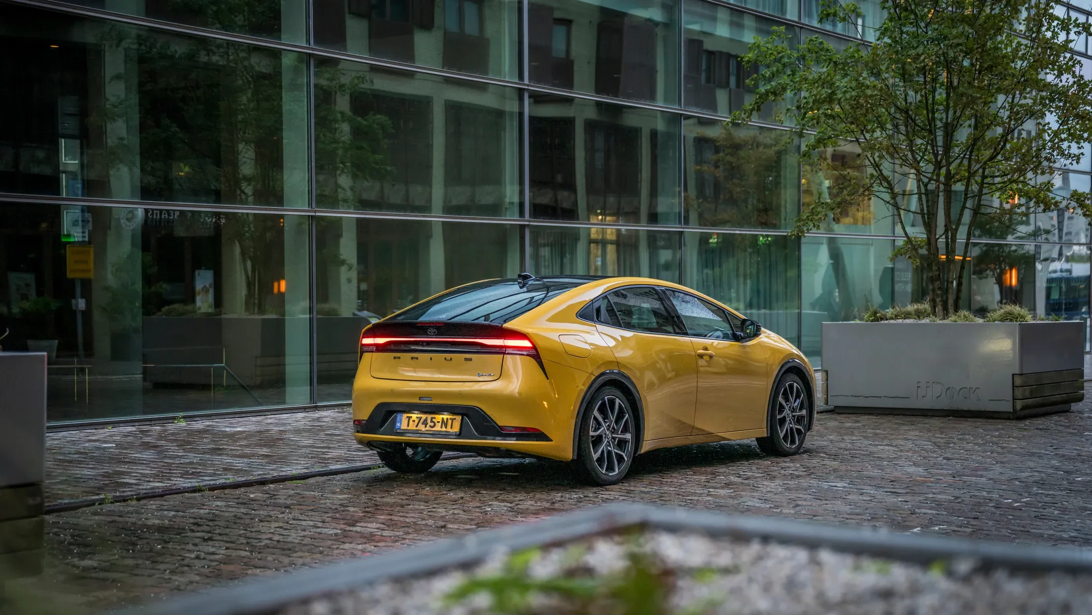 Ontdek de Nieuwe Toyota Prius Plug-in bij Kooijman Autogroep